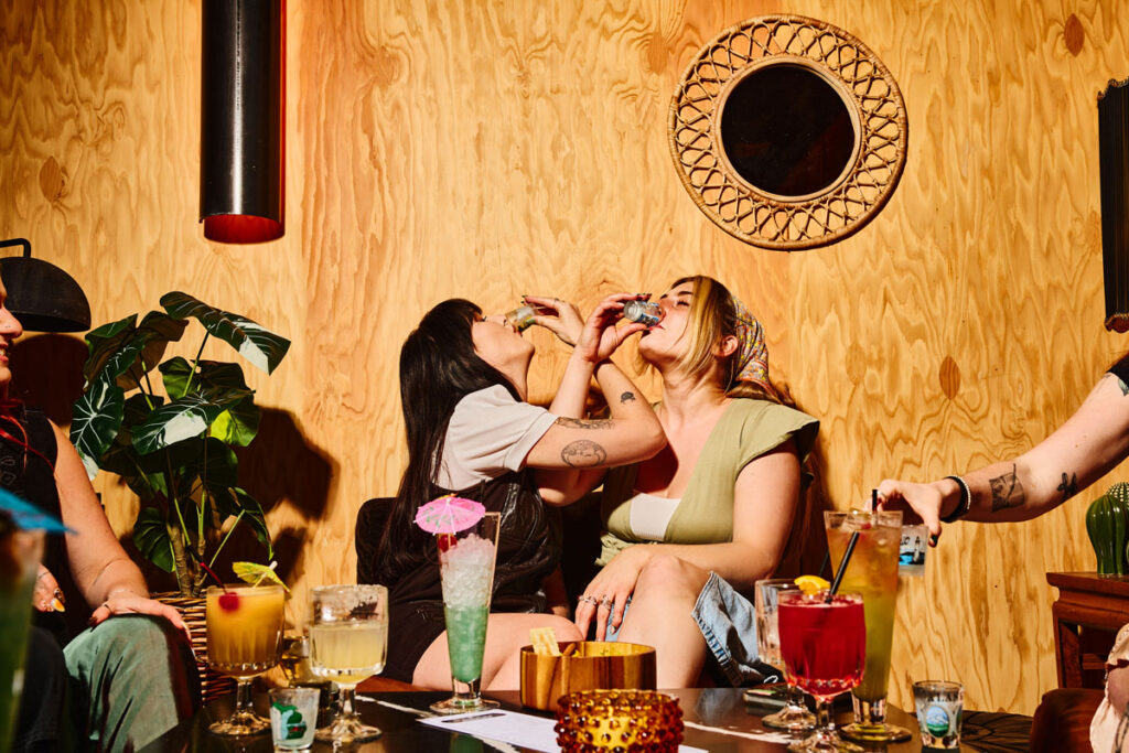 Lounge - LMNO